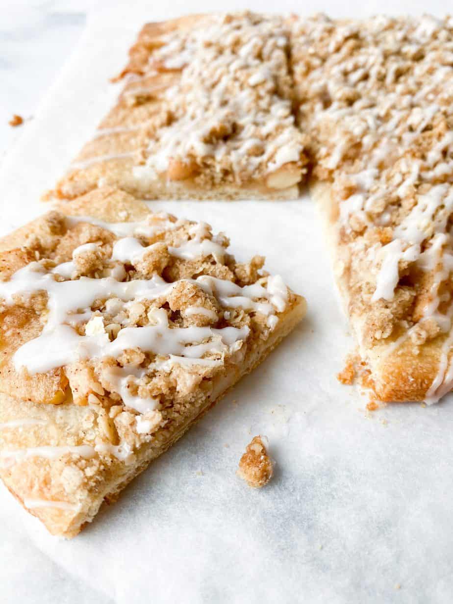 Easy Apple Pie Pizza - To Eat, Drink & Be Married Dessert